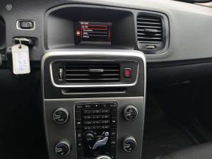 Balts Volvo V60 2013 Marijampole, ar dzinēja tilpumu 1.56 L un nobraukumu 296 tūkst. km par 5000 €, foto 19 vietnē AUTOMOTO.COM.LV