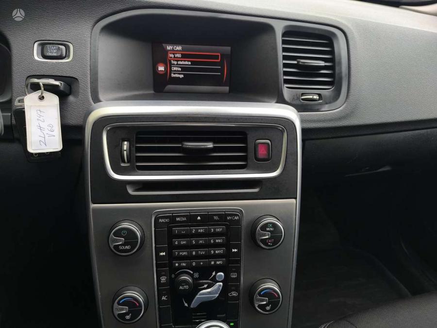 Balts Volvo V60 2013 Marijampole, ar dzinēja tilpumu 1.56 L un nobraukumu 296 tūkst. km par 5000 €, foto 19 vietnē AUTOMOTO.COM.LV