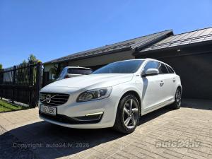 White Volvo V60 2013 in Tartu, with an engine capacity of 2.40 L and mileage of 285 thousand km for 9700 €, photo  on AUTOMOTO.COM.LV