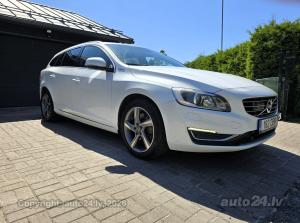 White Volvo V60 2013 in Tartu, with an engine capacity of 2.40 L and mileage of 285 thousand km for 9700 €, photo 3 on AUTOMOTO.COM.LV