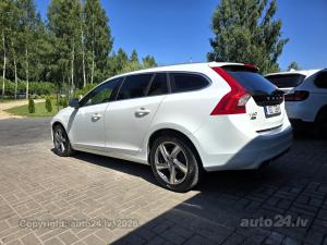 White Volvo V60 2013 in Tartu, with an engine capacity of 2.40 L and mileage of 285 thousand km for 9700 €, photo 5 on AUTOMOTO.COM.LV