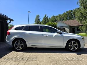 White Volvo V60 2013 in Tartu, with an engine capacity of 2.40 L and mileage of 285 thousand km for 9700 €, photo 7 on AUTOMOTO.COM.LV