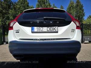 White Volvo V60 2013 in Tartu, with an engine capacity of 2.40 L and mileage of 285 thousand km for 9700 €, photo 9 on AUTOMOTO.COM.LV