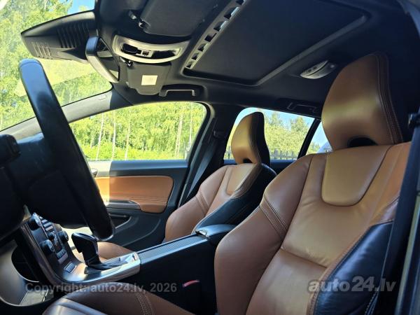 White Volvo V60 2013 in Tartu, with an engine capacity of 2.40 L and mileage of 285 thousand km for 9700 €, photo 10 on AUTOMOTO.COM.LV