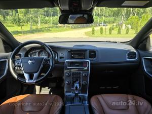 White Volvo V60 2013 in Tartu, with an engine capacity of 2.40 L and mileage of 285 thousand km for 9700 €, photo 12 on AUTOMOTO.COM.LV