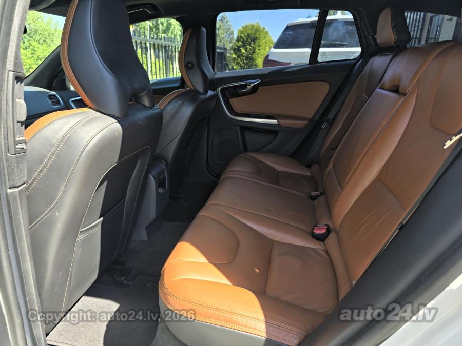 White Volvo V60 2013 in Tartu, with an engine capacity of 2.40 L and mileage of 285 thousand km for 9700 €, photo 15 on AUTOMOTO.COM.LV