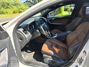 White Volvo V60 2013 in Tartu, with an engine capacity of 2.40 L and mileage of 285 thousand km for 9700 €, photo 18 on AUTOMOTO.COM.LV