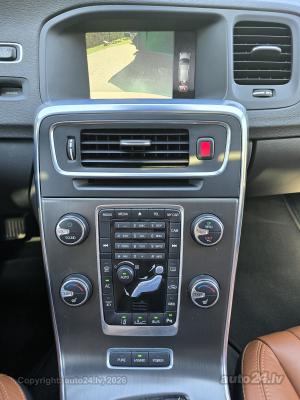White Volvo V60 2013 in Tartu, with an engine capacity of 2.40 L and mileage of 285 thousand km for 9700 €, photo 21 on AUTOMOTO.COM.LV