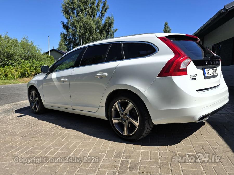 White Volvo V60 2013 in Tartu, with an engine capacity of 2.40 L and mileage of 285 thousand km for 9700 €, photo 22 on AUTOMOTO.COM.LV