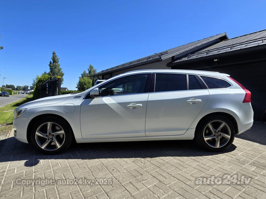 White Volvo V60 2013 in Tartu, with an engine capacity of 2.40 L and mileage of 285 thousand km for 9700 €, photo 23 on AUTOMOTO.COM.LV