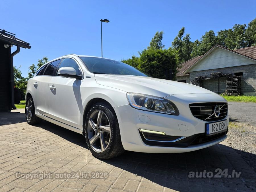 White Volvo V60 2013 in Tartu, with an engine capacity of 2.40 L and mileage of 285 thousand km for 9700 €, photo 24 on AUTOMOTO.COM.LV