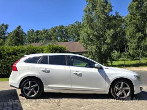 White Volvo V60 2013 in Tartu, with an engine capacity of 2.40 L and mileage of 285 thousand km for 9700 €, photo 25 on AUTOMOTO.COM.LV
