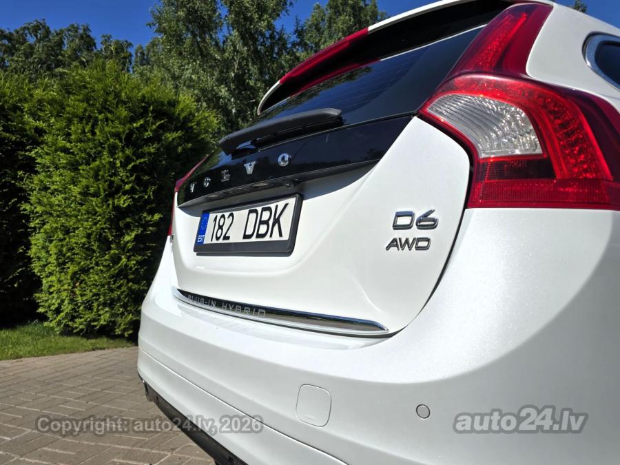 White Volvo V60 2013 in Tartu, with an engine capacity of 2.40 L and mileage of 285 thousand km for 9700 €, photo 27 on AUTOMOTO.COM.LV