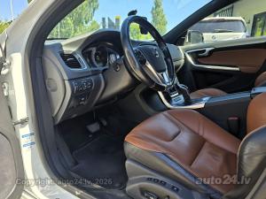 White Volvo V60 2013 in Tartu, with an engine capacity of 2.40 L and mileage of 285 thousand km for 9700 €, photo 29 on AUTOMOTO.COM.LV