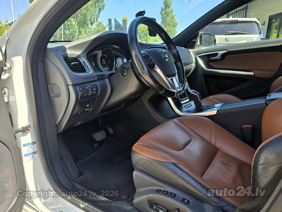 White Volvo V60 2013 in Tartu, with an engine capacity of 2.40 L and mileage of 285 thousand km for 9700 €, photo 29 on AUTOMOTO.COM.LV