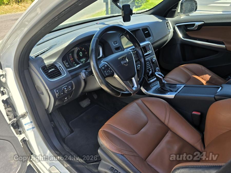 White Volvo V60 2013 in Tartu, with an engine capacity of 2.40 L and mileage of 285 thousand km for 9700 €, photo 30 on AUTOMOTO.COM.LV