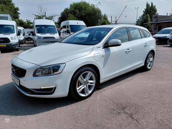 Белый Вольво B60 2013 в Клайпеда, объемом двигателя 2.40 л и пробегом 318 тыс. км за 6950 €, фото 2 на AUTOMOTO.COM.LV