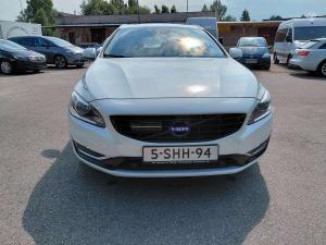 Balts Volvo V60 2013 Klaipėda, ar dzinēja tilpumu 2.40 L un nobraukumu 318 tūkst. km par 6950 €, foto 4 vietnē AUTOMOTO.COM.LV