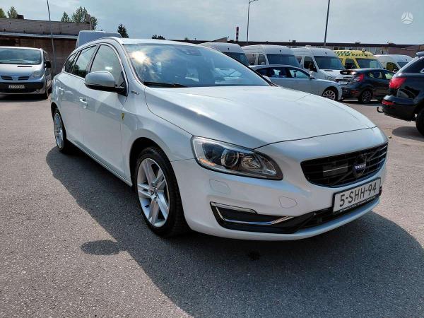 Белый Вольво B60 2013 в Клайпеда, объемом двигателя 2.40 л и пробегом 318 тыс. км за 6950 €, фото 4 на AUTOMOTO.COM.LV
