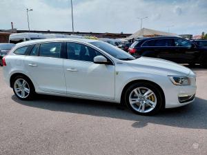 Balts Volvo V60 2013 Klaipėda, ar dzinēja tilpumu 2.40 L un nobraukumu 318 tūkst. km par 6950 €, foto 8 vietnē AUTOMOTO.COM.LV