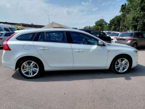 Balts Volvo V60 2013 Klaipėda, ar dzinēja tilpumu 2.40 L un nobraukumu 318 tūkst. km par 6950 €, foto 9 vietnē AUTOMOTO.COM.LV