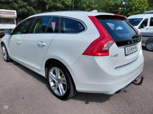 Balts Volvo V60 2013 Klaipėda, ar dzinēja tilpumu 2.40 L un nobraukumu 318 tūkst. km par 6950 €, foto 12 vietnē AUTOMOTO.COM.LV