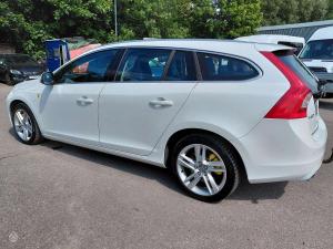 Balts Volvo V60 2013 Klaipėda, ar dzinēja tilpumu 2.40 L un nobraukumu 318 tūkst. km par 6950 €, foto 13 vietnē AUTOMOTO.COM.LV