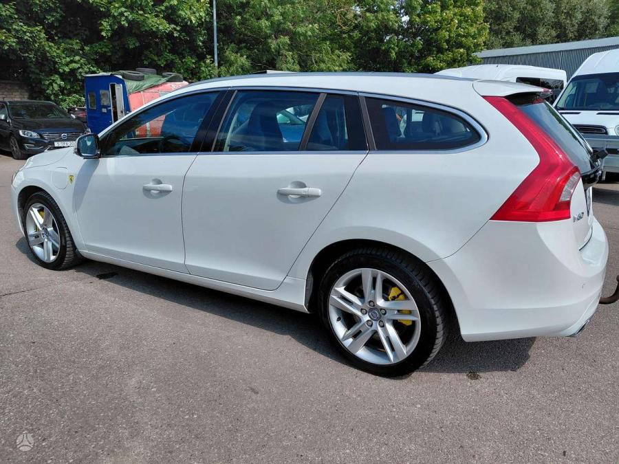 Balts Volvo V60 2013 Klaipėda, ar dzinēja tilpumu 2.40 L un nobraukumu 318 tūkst. km par 6950 €, foto 13 vietnē AUTOMOTO.COM.LV