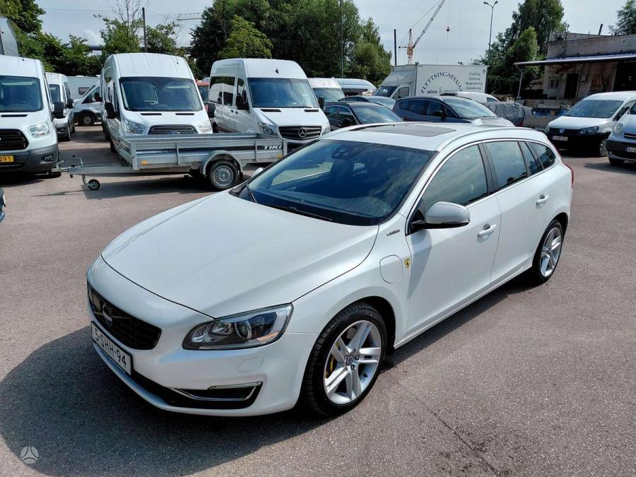 Balts Volvo V60 2013 Klaipėda, ar dzinēja tilpumu 2.40 L un nobraukumu 318 tūkst. km par 6950 €, foto 15 vietnē AUTOMOTO.COM.LV