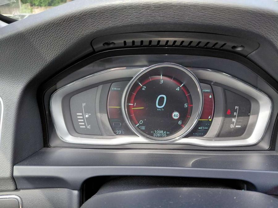 Balts Volvo V60 2013 Klaipėda, ar dzinēja tilpumu 2.40 L un nobraukumu 318 tūkst. km par 6950 €, foto 29 vietnē AUTOMOTO.COM.LV