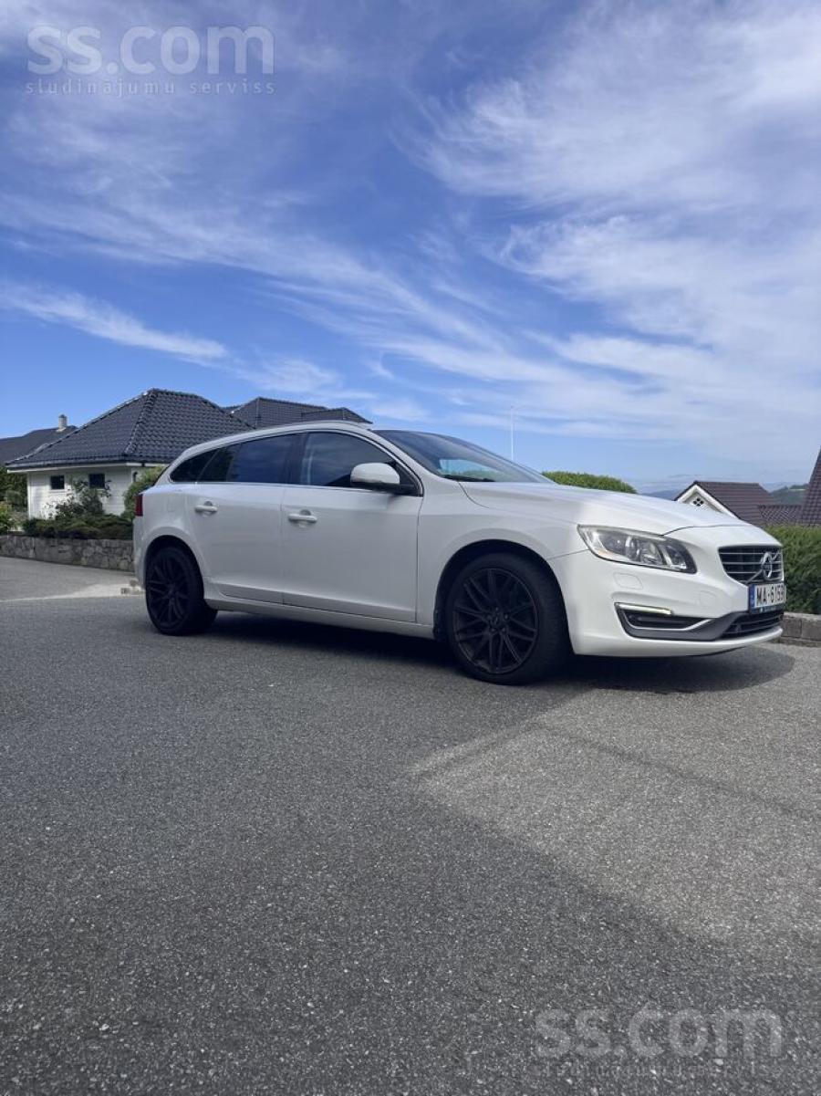 Balts Volvo V60 2013 Aizkraukle, ar dzinēja tilpumu 2.40 L un nobraukumu 250 tūkst. km par 7250 €, foto 5 vietnē AUTOMOTO.COM.LV