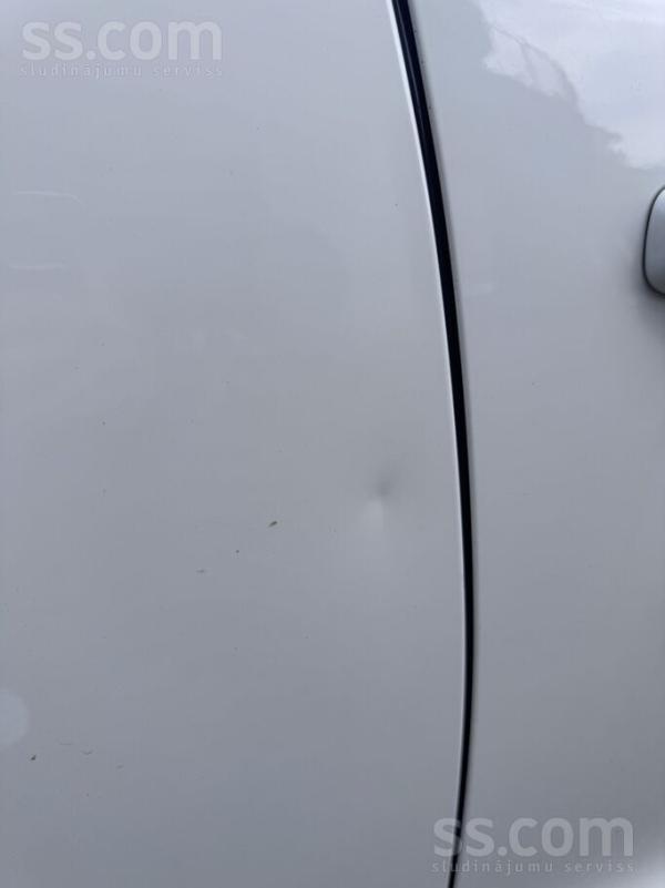 Balts Volvo V60 2013 Aizkraukle, ar dzinēja tilpumu 2.40 L un nobraukumu 250 tūkst. km par 7250 €, foto 5 vietnē AUTOMOTO.COM.LV