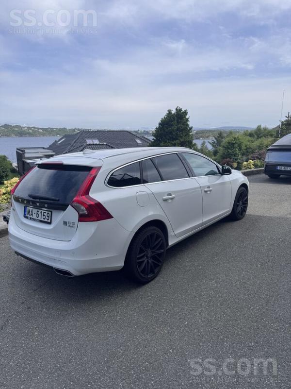 Balts Volvo V60 2013 Aizkraukle, ar dzinēja tilpumu 2.40 L un nobraukumu 250 tūkst. km par 7250 €, foto 6 vietnē AUTOMOTO.COM.LV