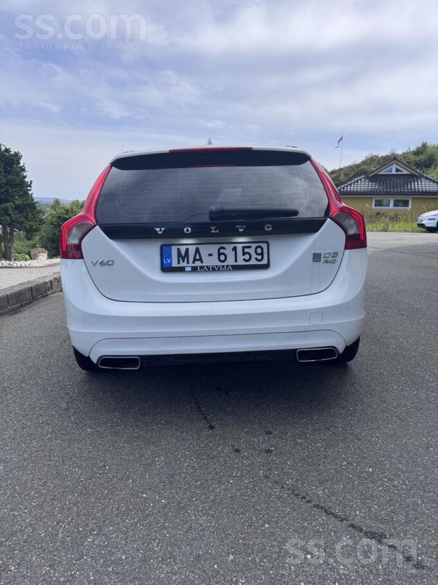 Balts Volvo V60 2013 Aizkraukle, ar dzinēja tilpumu 2.40 L un nobraukumu 250 tūkst. km par 7250 €, foto 8 vietnē AUTOMOTO.COM.LV