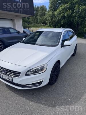 Balts Volvo V60 2013 Aizkraukle, ar dzinēja tilpumu 2.40 L un nobraukumu 250 tūkst. km par 7250 €, foto 10 vietnē AUTOMOTO.COM.LV