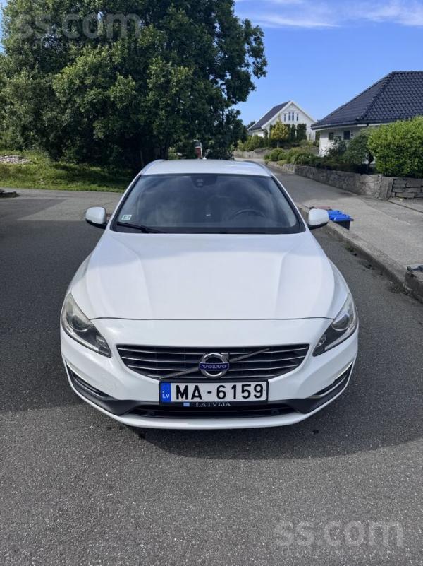 Balts Volvo V60 2013 Aizkraukle, ar dzinēja tilpumu 2.40 L un nobraukumu 250 tūkst. km par 7250 €, foto 10 vietnē AUTOMOTO.COM.LV