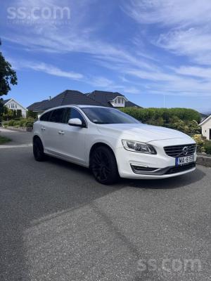 Balts Volvo V60 2013 Aizkraukle, ar dzinēja tilpumu 2.40 L un nobraukumu 250 tūkst. km par 7250 €, foto 12 vietnē AUTOMOTO.COM.LV
