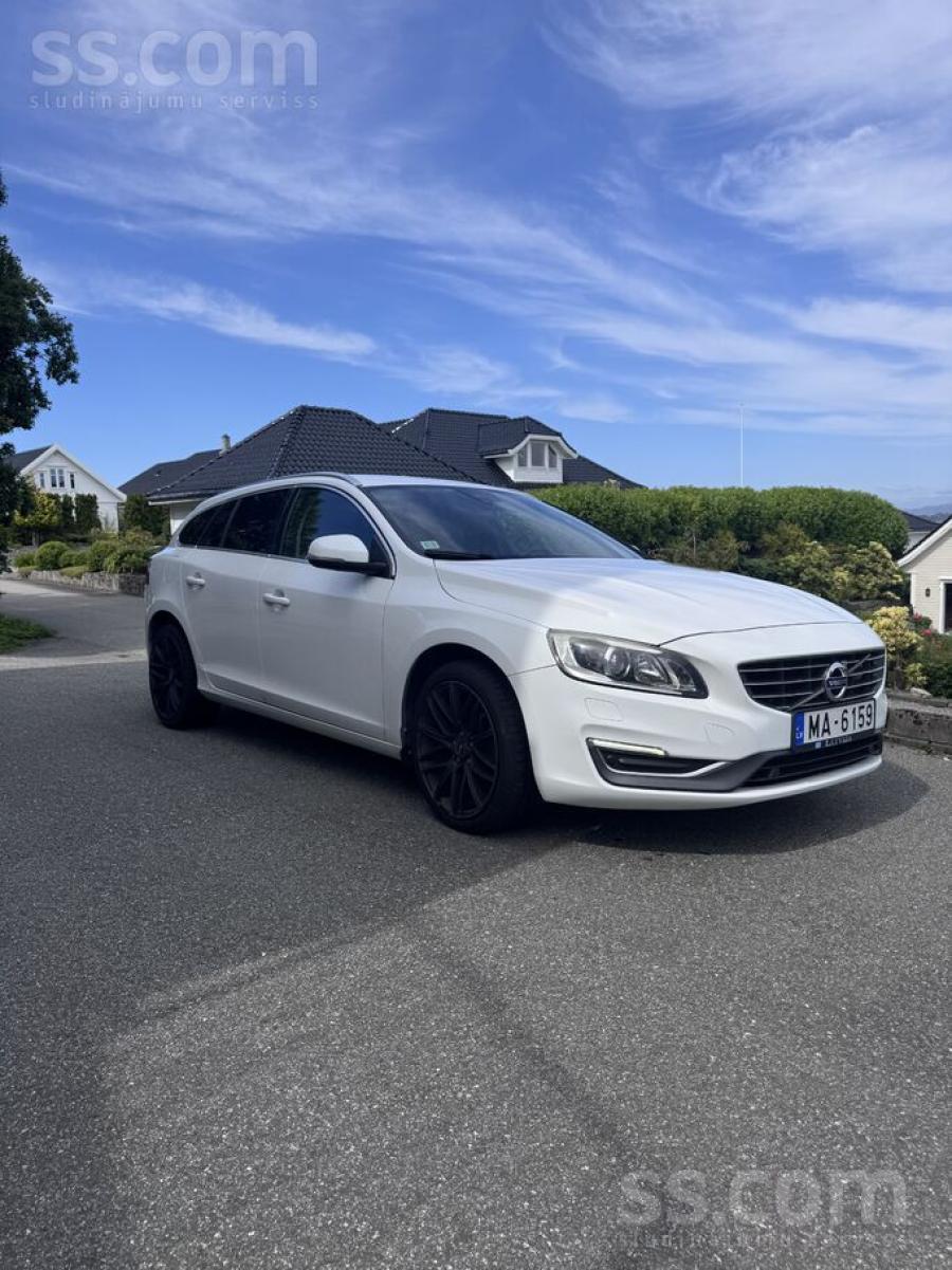 Balts Volvo V60 2013 Aizkraukle, ar dzinēja tilpumu 2.40 L un nobraukumu 250 tūkst. km par 7250 €, foto 12 vietnē AUTOMOTO.COM.LV