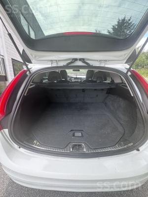 Balts Volvo V60 2013 Aizkraukle, ar dzinēja tilpumu 2.40 L un nobraukumu 250 tūkst. km par 7250 €, foto 13 vietnē AUTOMOTO.COM.LV