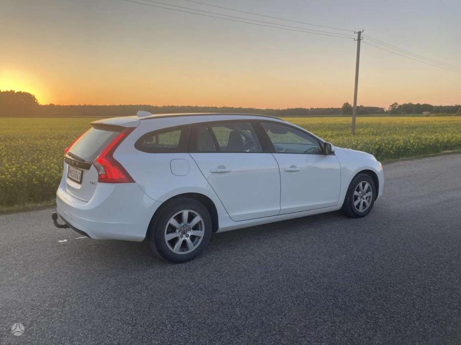 Balts Volvo V60 2013 Kėdainiai, ar dzinēja tilpumu 1.56 L un nobraukumu 422 tūkst. km par 4000 €, foto 11 vietnē AUTOMOTO.COM.LV