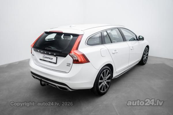 White Volvo V60 2013 in Tallinn, with an engine capacity of 2.40 L and mileage of 281 thousand km for 9999 €, photo 8 on AUTOMOTO.COM.LV