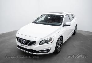 White Volvo V60 2013 in Tallinn, with an engine capacity of 2.40 L and mileage of 281 thousand km for 9999 €, photo  on AUTOMOTO.COM.LV