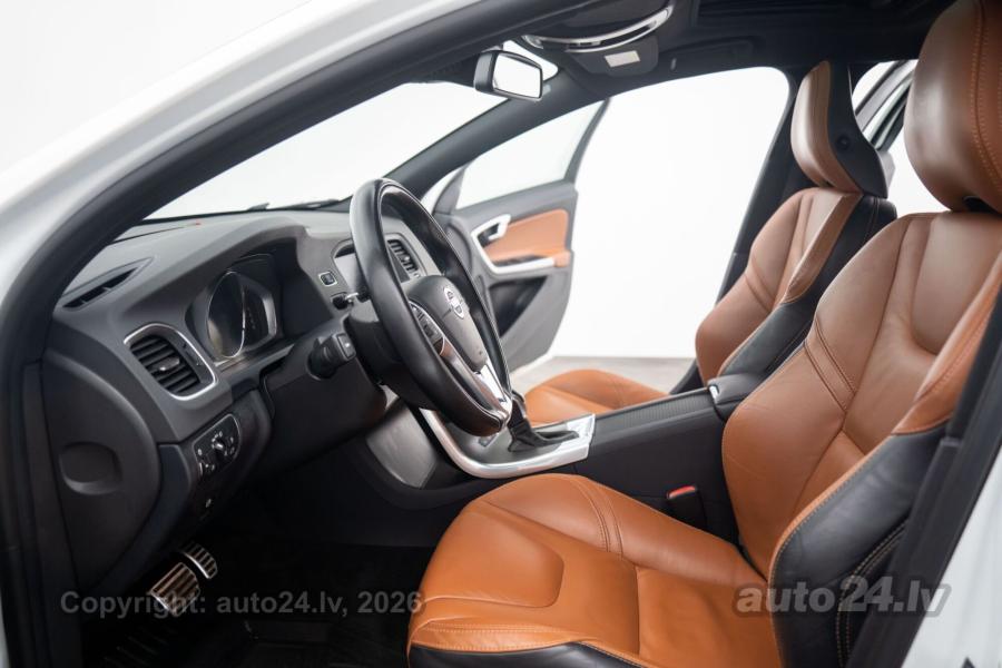 Balts Volvo V60 2013 Tallina, ar dzinēja tilpumu 2.40 L un nobraukumu 281 tūkst. km par 9999 €, foto 14 vietnē AUTOMOTO.COM.LV