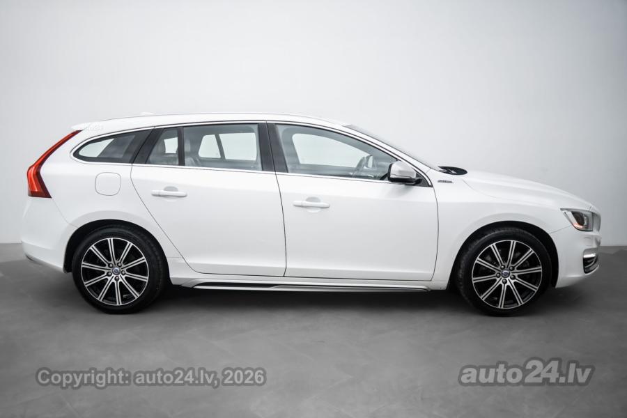 Balts Volvo V60 2013 Tallina, ar dzinēja tilpumu 2.40 L un nobraukumu 281 tūkst. km par 9999 €, foto 6 vietnē AUTOMOTO.COM.LV