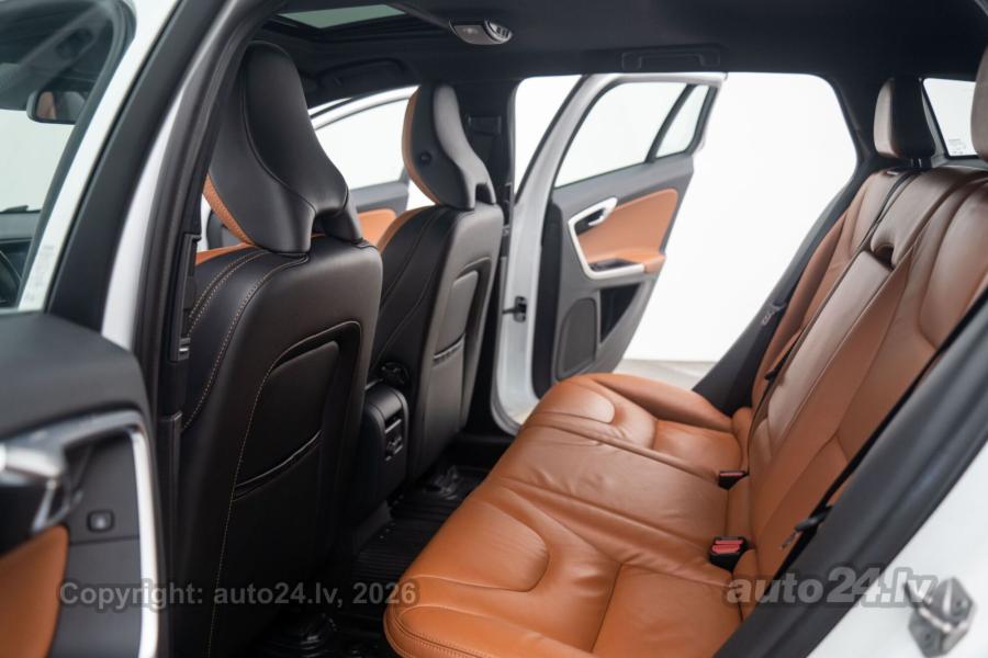 Balts Volvo V60 2013 Tallina, ar dzinēja tilpumu 2.40 L un nobraukumu 281 tūkst. km par 9999 €, foto 16 vietnē AUTOMOTO.COM.LV