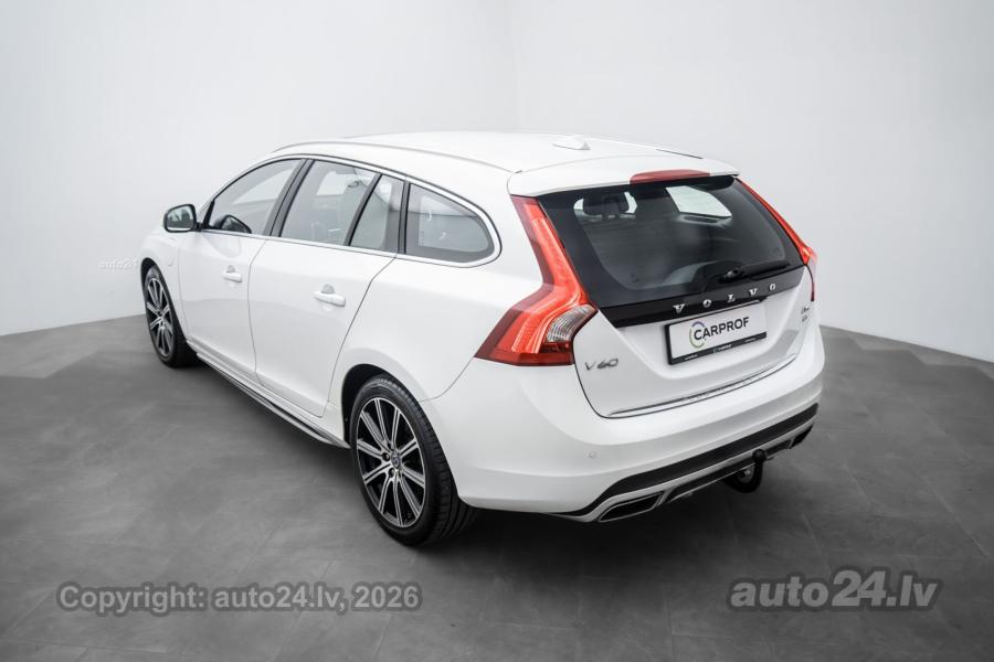Balts Volvo V60 2013 Tallina, ar dzinēja tilpumu 2.40 L un nobraukumu 281 tūkst. km par 9999 €, foto 12 vietnē AUTOMOTO.COM.LV