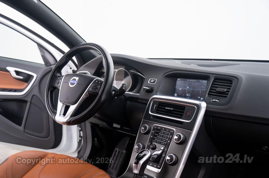 Balts Volvo V60 2013 Tallina, ar dzinēja tilpumu 2.40 L un nobraukumu 281 tūkst. km par 9999 €, foto 22 vietnē AUTOMOTO.COM.LV