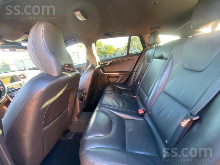 White Volvo V60 2013 in Riga, with an engine capacity of 1.60 L and mileage of 303 thousand km for 5250 €, photo 7 on AUTOMOTO.COM.LV