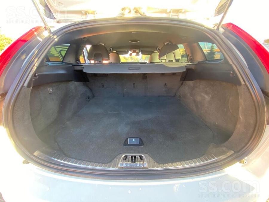 White Volvo V60 2013 in Riga, with an engine capacity of 1.60 L and mileage of 303 thousand km for 5250 €, photo 8 on AUTOMOTO.COM.LV