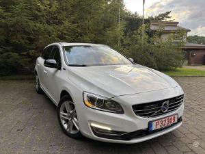 White Volvo V60 2013 in Vilnius, with an engine capacity of 2.40 L and mileage of 254 thousand km for 7600 €, photo  on AUTOMOTO.COM.LV